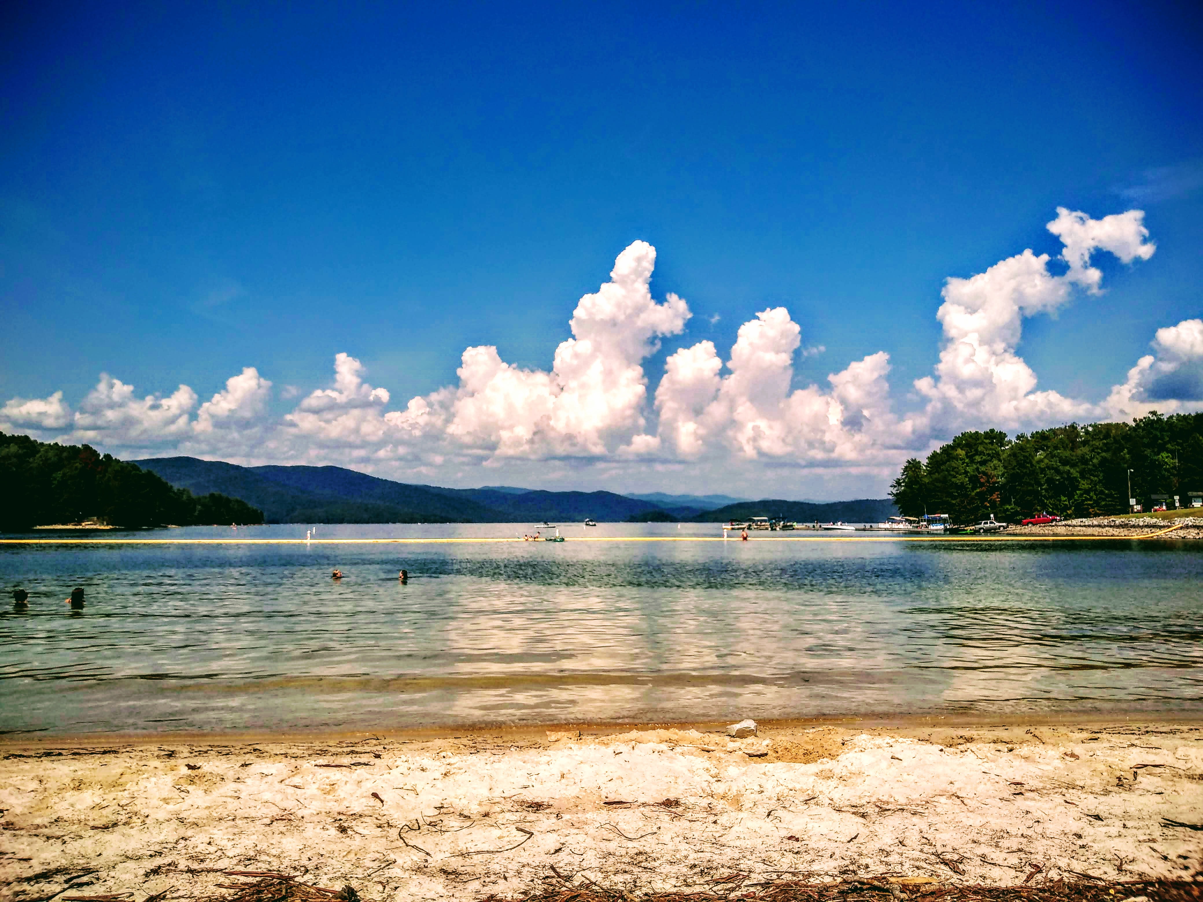 A peaceful, soul healing day at Lake Jocassee. | Lucky Otters Haven
