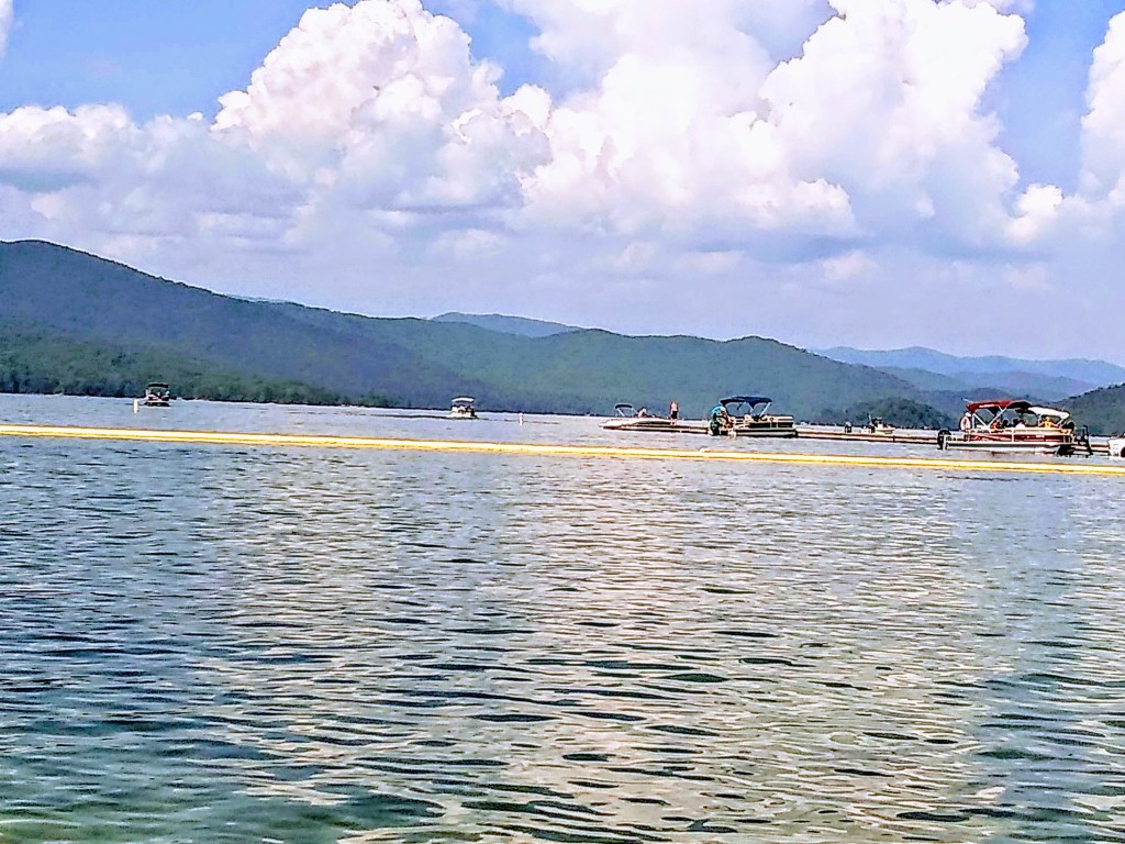 A peaceful, soul healing day at Lake Jocassee. | Lucky Otters Haven